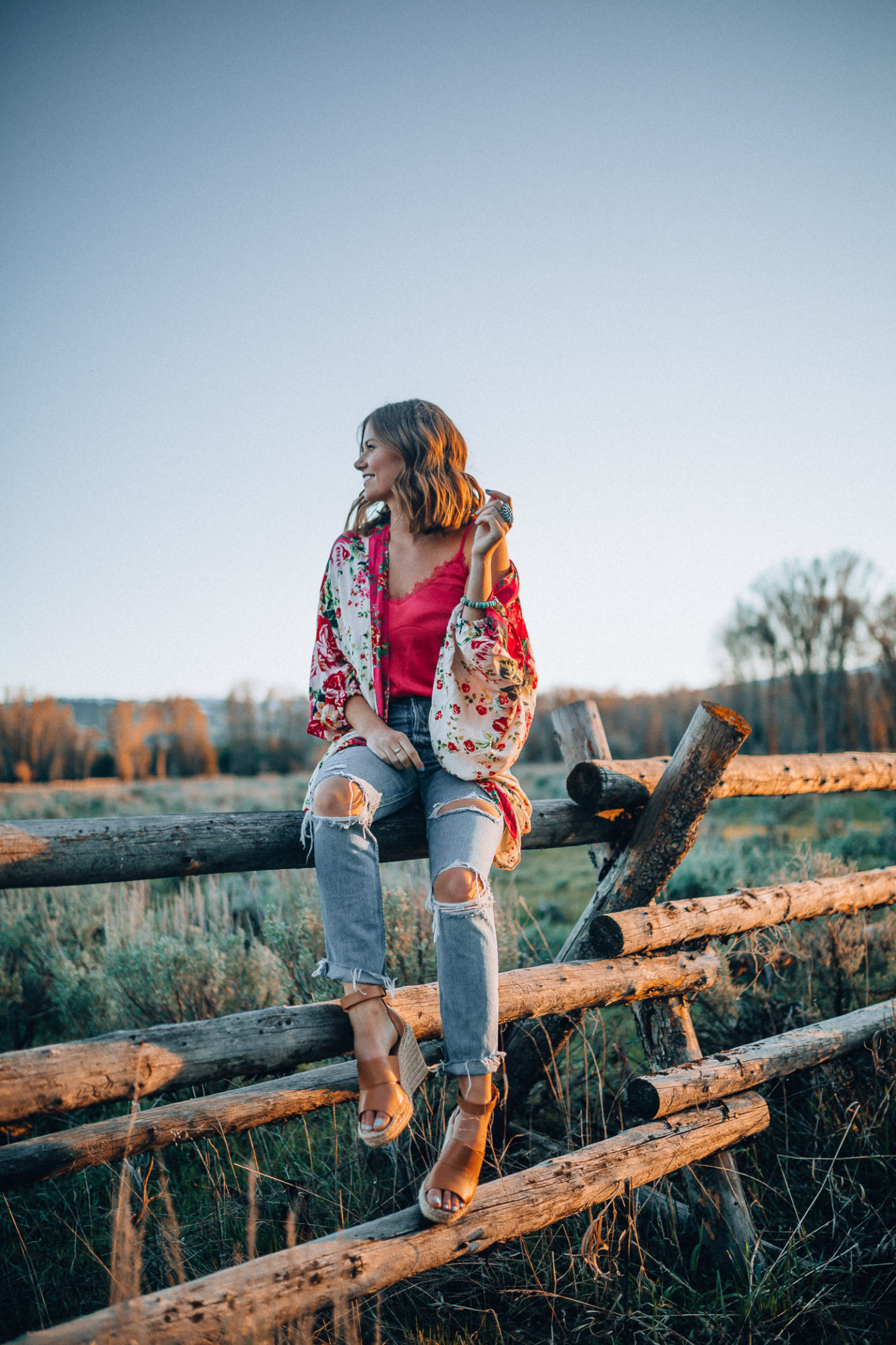 Casual Spring Outfit: Kimono + Jeans - Wanderlust Out West